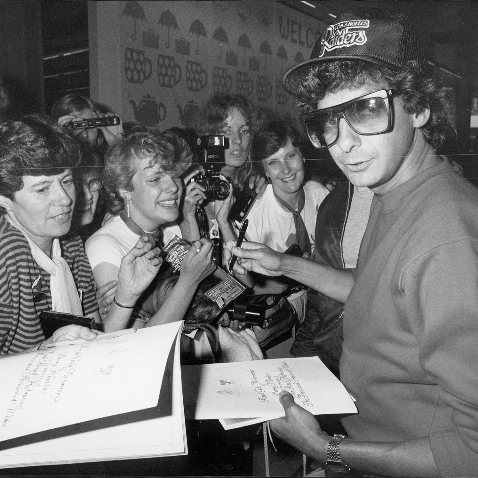 BARRY MANILOW, GARRY KIEF AND THEIR MARRIED LIFE